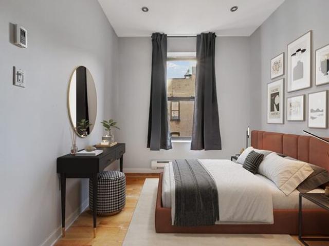 Queen bedroom in 4 bed/1.5 bath home in Upper West Side #763 B