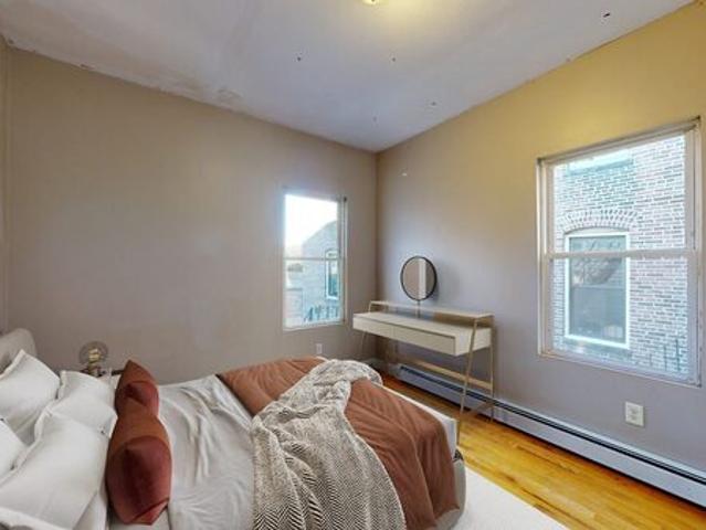 Queen bedroom in 4 bed/1.5 bath home in Allston #1285 A