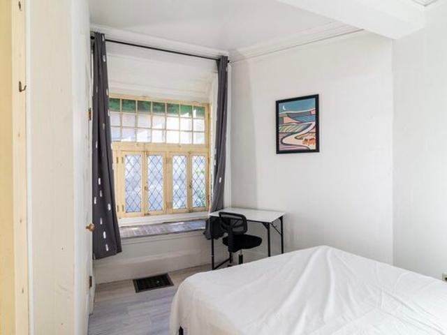 Queen bedroom in 4 bed/1.5 bath home in Brookline #1765 A