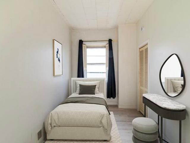 Queen bedroom in 4 bed/1.5 bath home in Brookline #1765 C