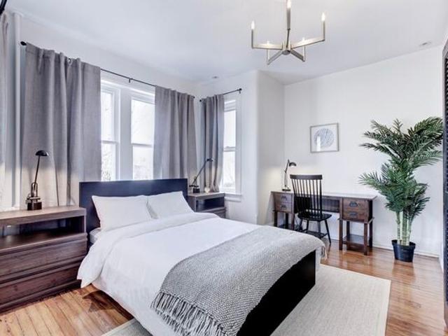 Queen bedroom in 4 bed/1.5 bath home in Capitol Hill #176 2A