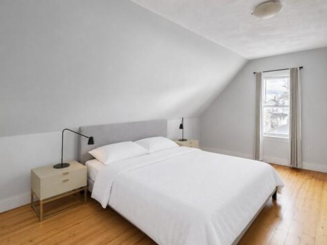 Queen bedroom in 4 bed/1.5 bath home in Somerville #1644 C