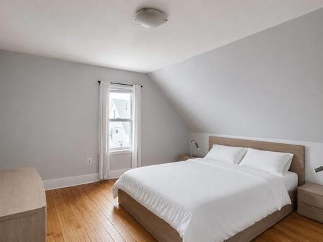 Queen bedroom in 4 bed/1.5 bath home in Somerville #1644 B