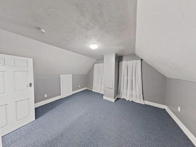 Queen bedroom in 4 bed/1.5 bath home in Somerville #1815 D
