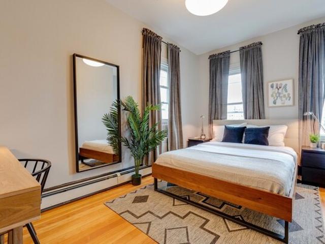 Queen bedroom in 4 bed/1.5 bath home in South Boston #194 3A