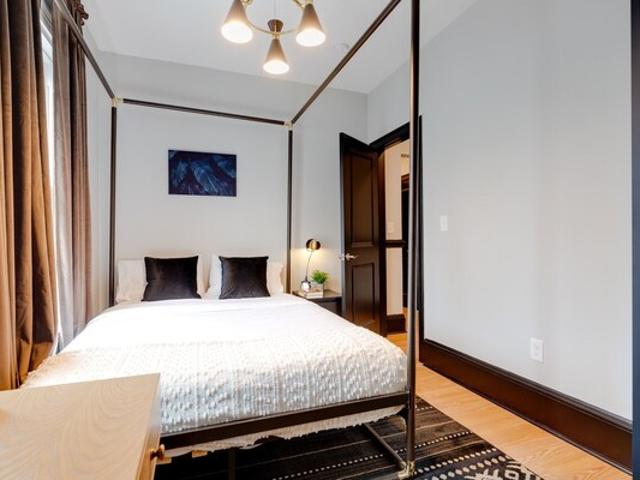 Queen bedroom in 4 bed/1.5 bath home in South Boston #193 2B