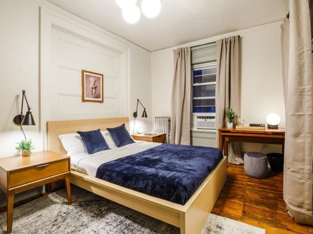 Queen bedroom in 4 bed/1 bath home in Chelsea #231 D