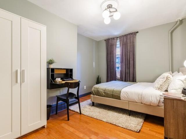 Queen bedroom in 4 bed/1 bath home in Chelsea #258 C