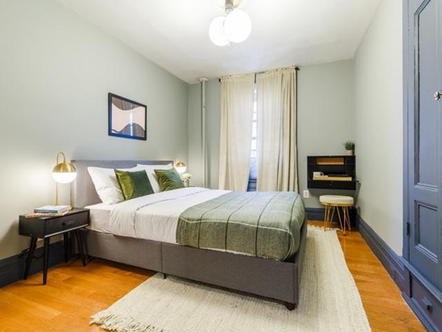Queen bedroom in 4 bed/1 bath home in Chelsea #258 B