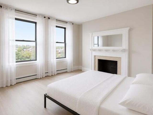 Queen bedroom in 4 bed/1 bath home in Allston #1421 B