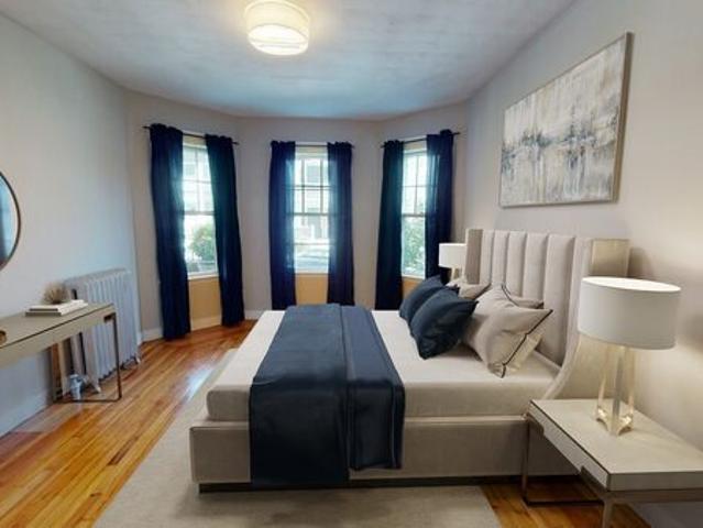 Queen bedroom in 4 bed/1 bath home in Dorchester Center #567 D