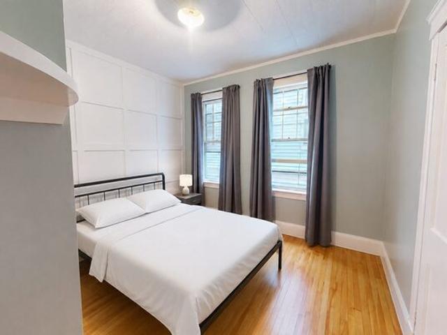 Queen bedroom in 4 bed/1 bath home in Dorchester Center #568 C