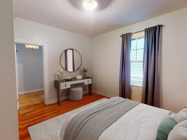 Queen bedroom in 4 bed/1 bath home in Dorchester Center #568 D