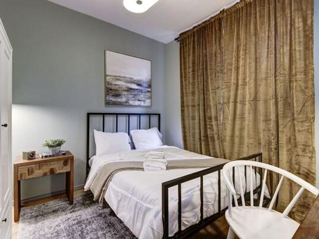Queen bedroom in 4 bed/1 bath home in Hamilton Heights #165 A
