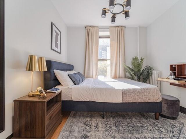 Queen bedroom in 4 bed/1 bath home in Hamilton Heights #261 C