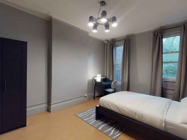 Queen bedroom in 4 bed/1 bath home in Hell's Kitchen #386 2A
