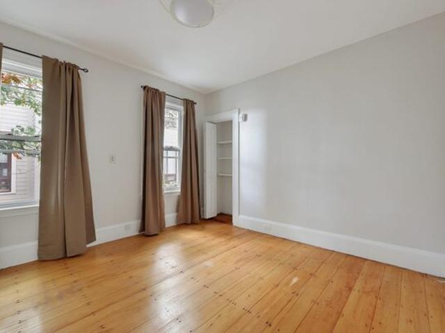 Queen bedroom in 4 bed/1 bath home in Inman Square #751 C