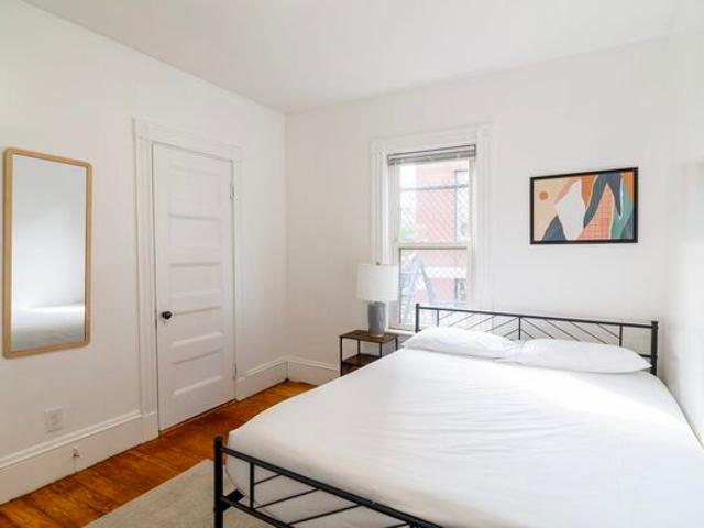 Queen bedroom in 4 bed/1 bath home in JFK/UMass #1751 A