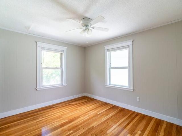 Queen bedroom in 4 bed/1 bath home in Somerville #1890 B
