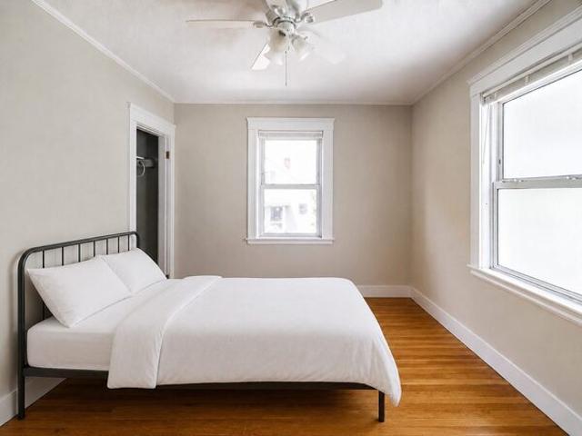 Queen bedroom in 4 bed/1 bath home in Somerville #1890 B