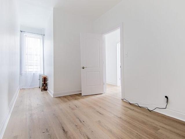 Queen bedroom in 4 bed/1 bath home in Sunset Park #1876 D
