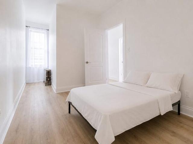 Queen bedroom in 4 bed/1 bath home in Sunset Park #1876 D