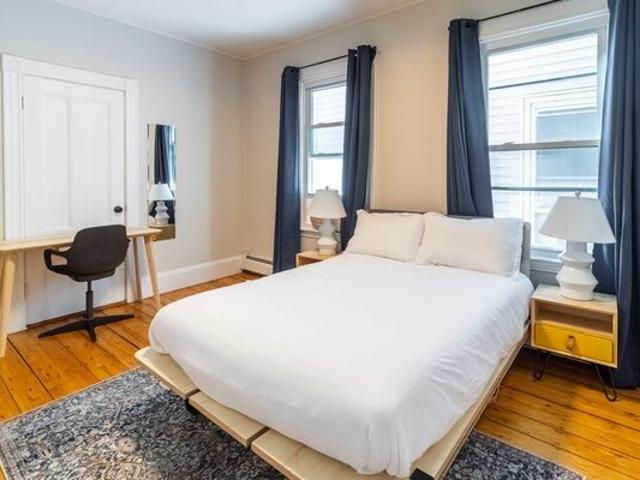 Queen bedroom in 4 bed/1 bath home in Roxbury #926 B