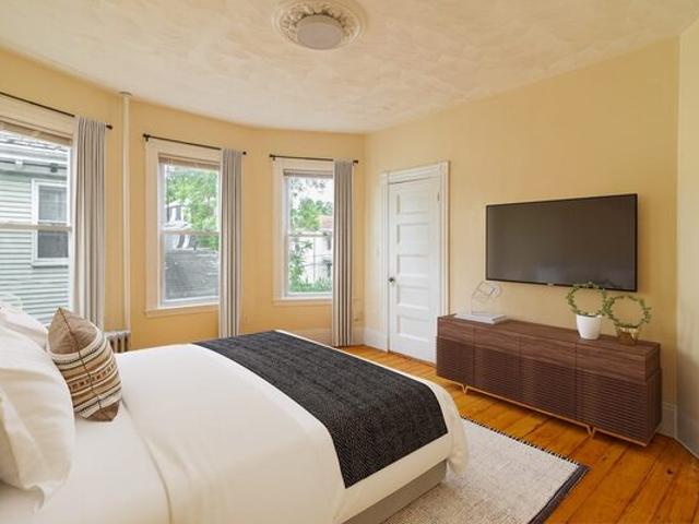 Queen bedroom in 4 bed/1 bath home in Roxbury #1295 D