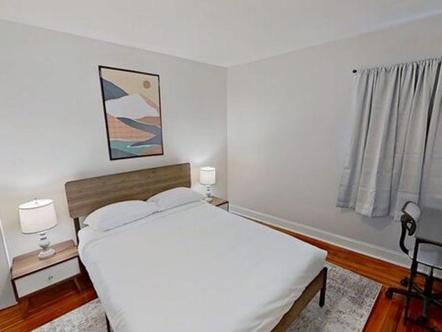 Queen bedroom in 4 bed/1 bath home in Roxbury #1875 A