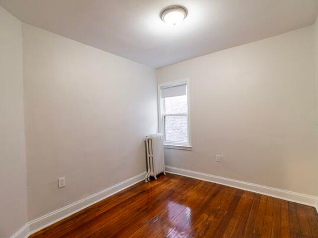 Queen bedroom in 4 bed/1 bath home in Roxbury #1875 B