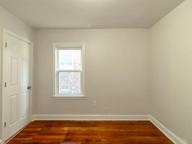 Queen bedroom in 4 bed/1 bath home in Roxbury #1875 C