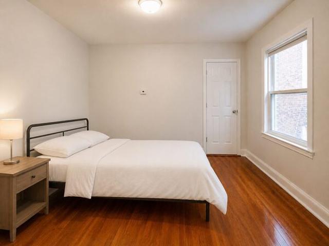Queen bedroom in 4 bed/1 bath home in Roxbury #1875 C