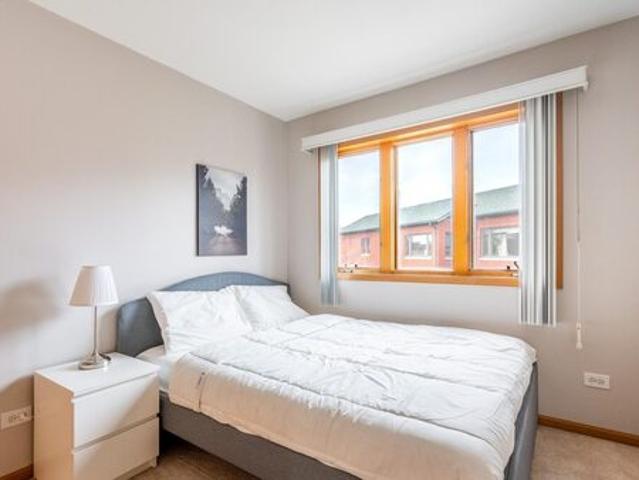 Queen bedroom in 4 bed/2.5 bath home in Chinatown #1632 B