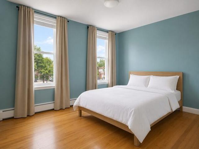 Queen bedroom in 4 bed/2 bath home in Central Square Cambridge #1322 B