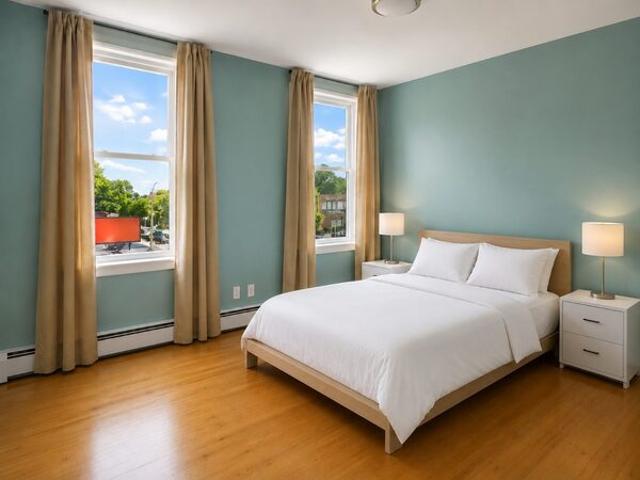 Queen bedroom in 4 bed/2 bath home in Central Square Cambridge #1323 B