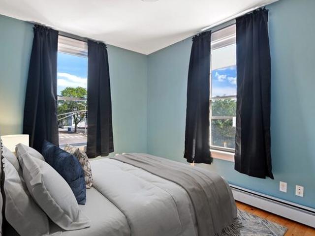 Queen bedroom in 4 bed/2 bath home in Central Square Cambridge #588 B