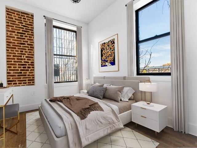 Queen bedroom in 4 bed/2 bath home in Crown Heights #1728 A