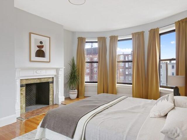 Queen bedroom in 4 bed/2 bath home in Allston #535 C