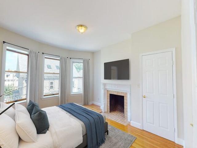 Queen bedroom in 4 bed/2 bath home in Allston #1282 B