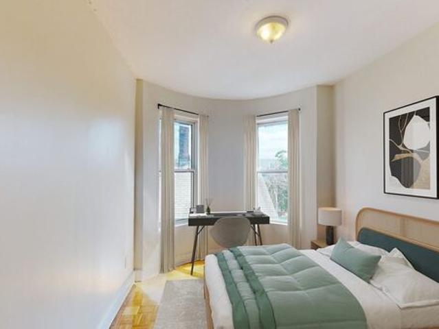 Queen bedroom in 4 bed/2 bath home in Allston #1282 D