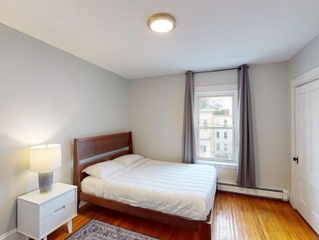 Queen bedroom in 4 bed/2 bath home in Allston #1390 C