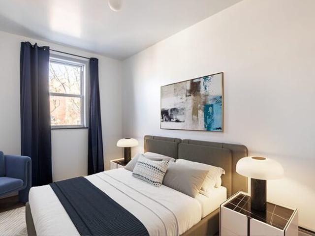 Queen bedroom in 4 bed/2 bath home in Astoria #978 B