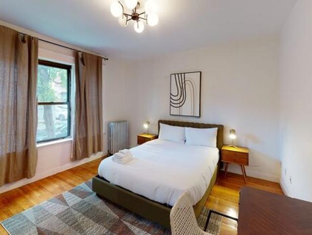 Queen bedroom in 4 bed/2 bath home in Brighton #368 A