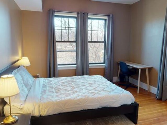 Queen bedroom in 4 bed/2 bath home in Brookline #954 A