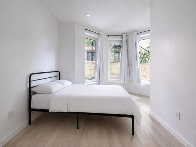 Queen bedroom in 4 bed/2 bath home in Ditmas Park #1898 A