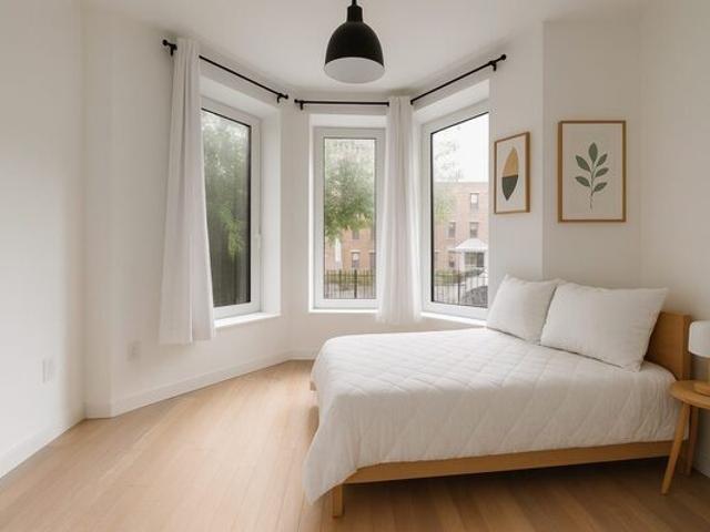 Queen bedroom in 4 bed/2 bath home in Ditmas Park #1898 D