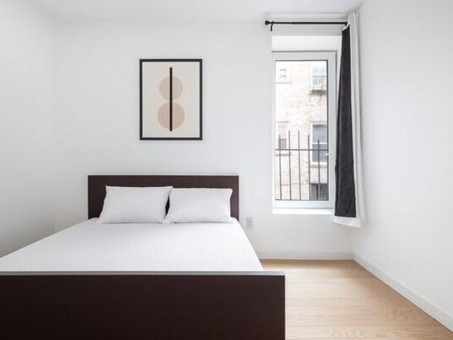 Queen bedroom in 4 bed/2 bath home in Ditmas Park #1899 B