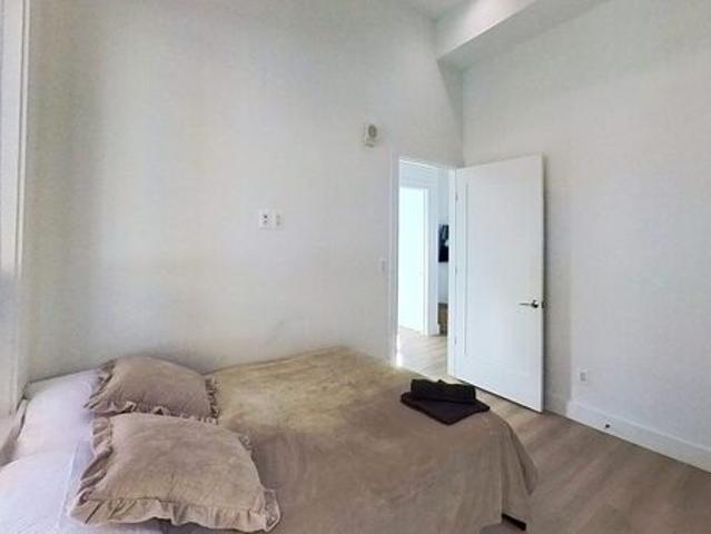 Queen bedroom in 4 bed/2 bath home in Dupont Circle #1907 B