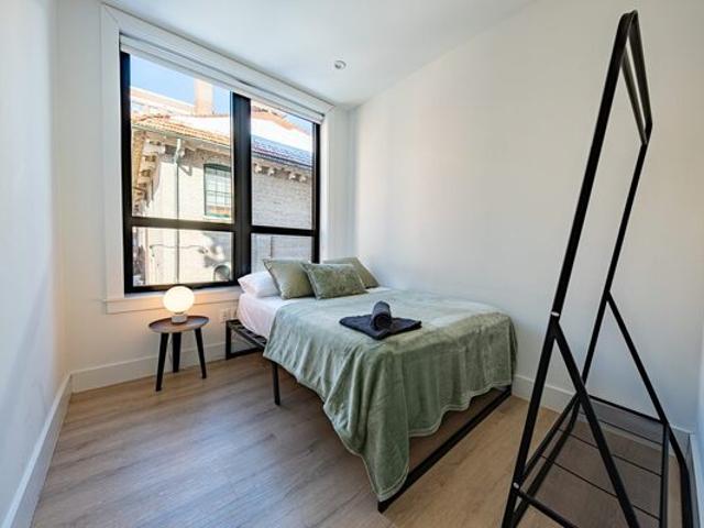 Queen bedroom in 4 bed/2 bath home in Dupont Circle #1908 A