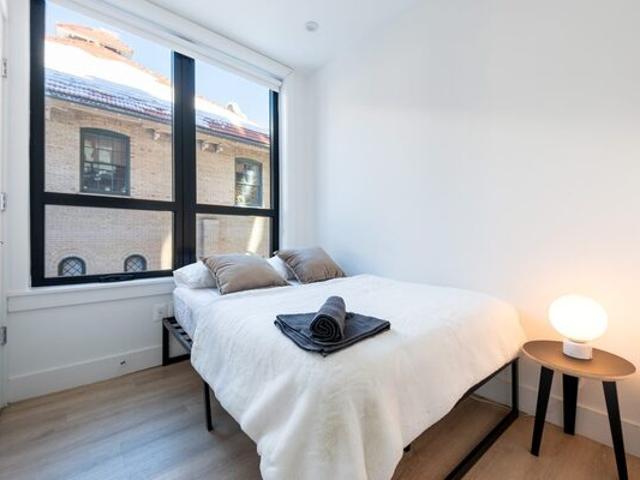 Queen bedroom in 4 bed/2 bath home in Dupont Circle #1908 C